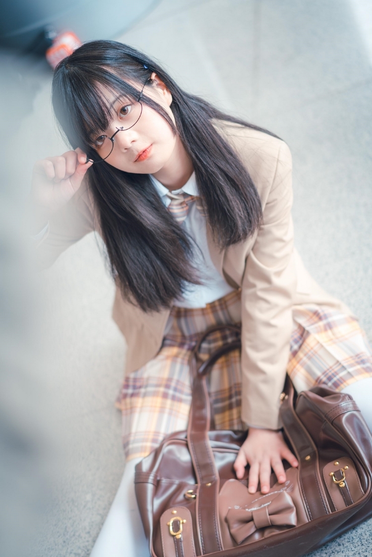 白丝jk眼镜娘清纯可爱养眼制服美腿写真_【快资讯】